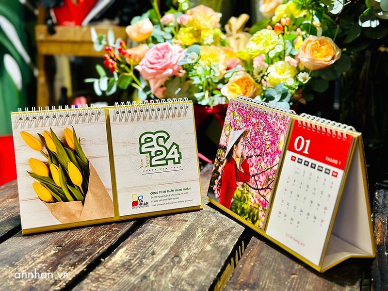 Lịch để bàn chữ A hai phần