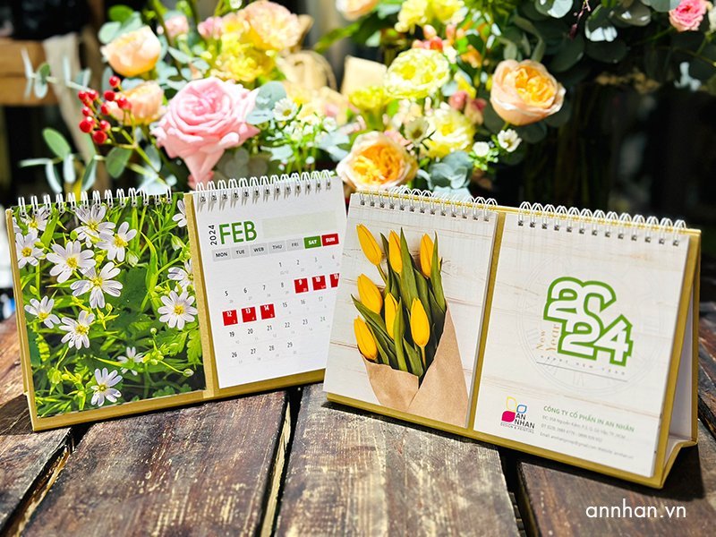 Lịch để bàn chữ A hai phần